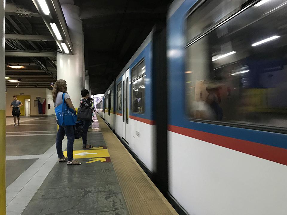 MRT now running 17 trains —DOTr | GMA News Online