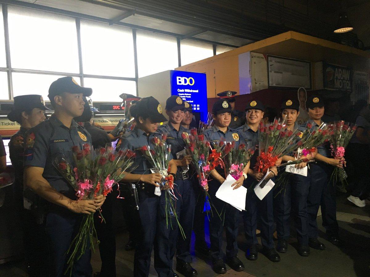 PNP serenades, hands out roses to MRT passengers on Valentine’s Day ...