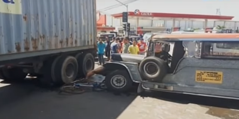 Cyclist killed after being hit, dragged by jeepney in Batangas | GMA ...