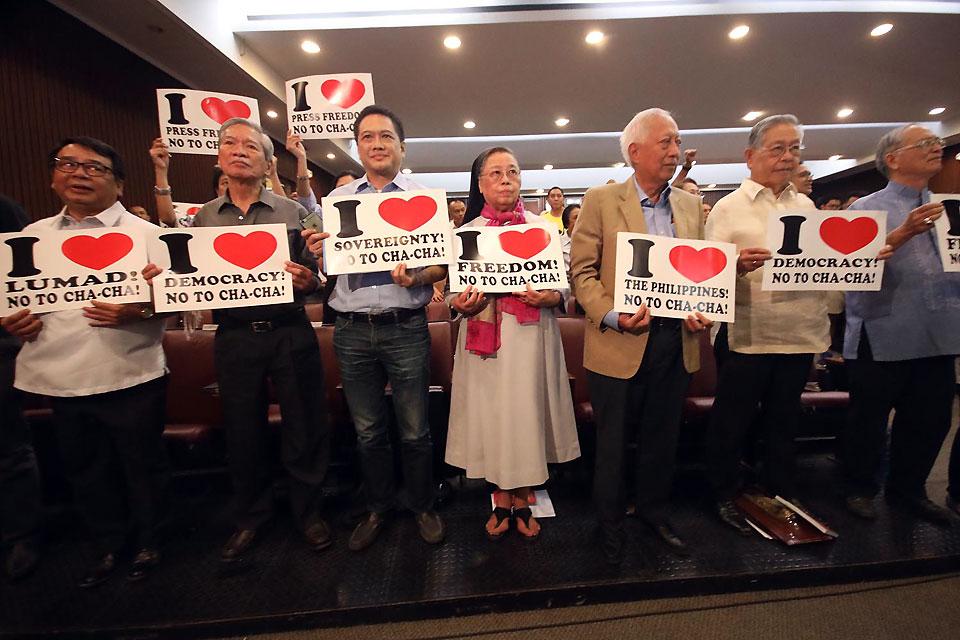 Group launches 'No to Cha-Cha' movement | Photos | GMA News Online