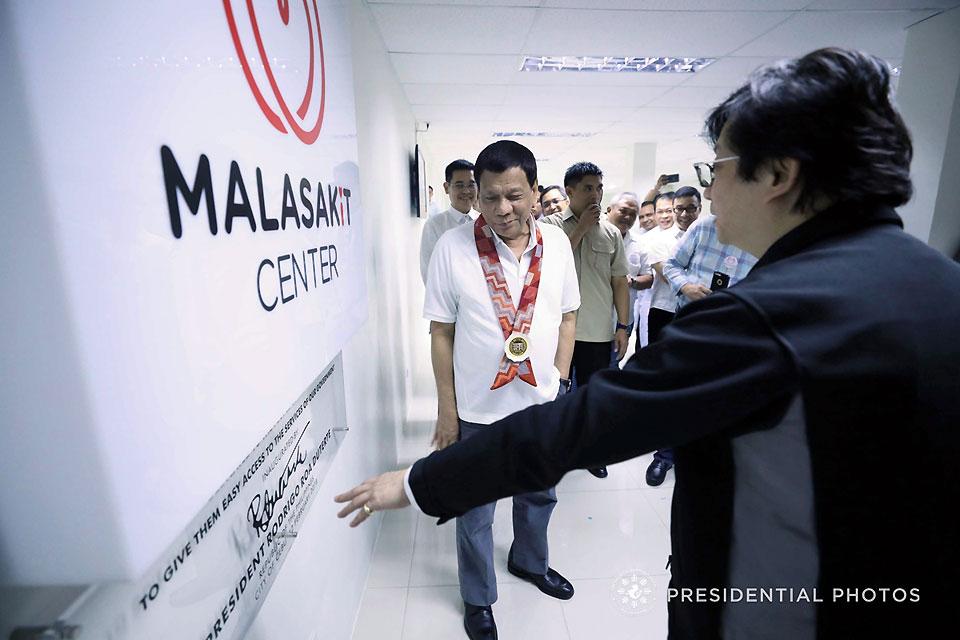 Duterte unveils Malasakit Center in Cebu | Photos | GMA News Online
