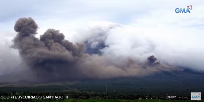 Mala-romantikong larawan ng bulkang Mayon, tunay o niretoke? | Balitambayan