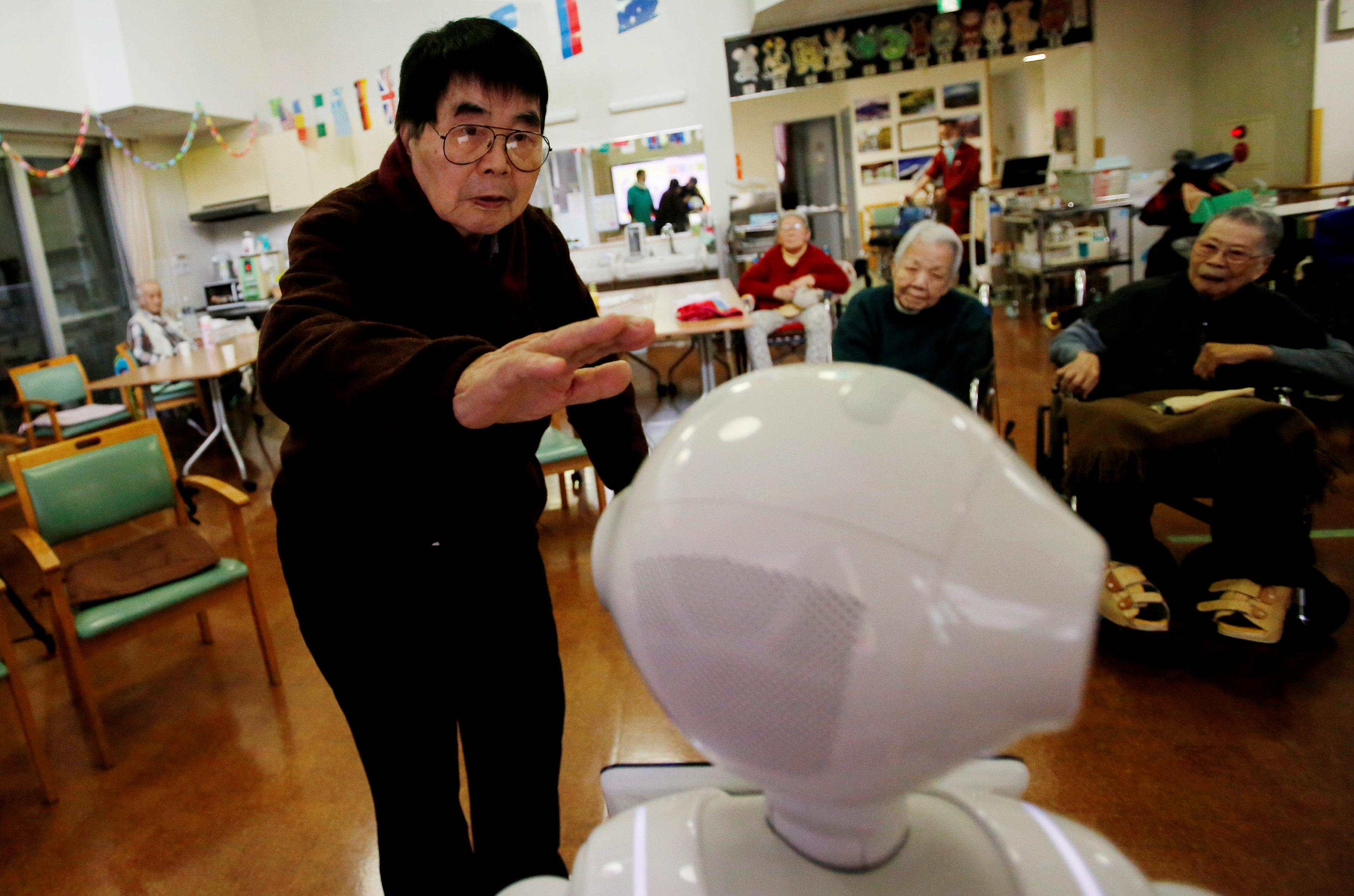 Aging Japan: Robots may have role in future of elder care | GMA News Online