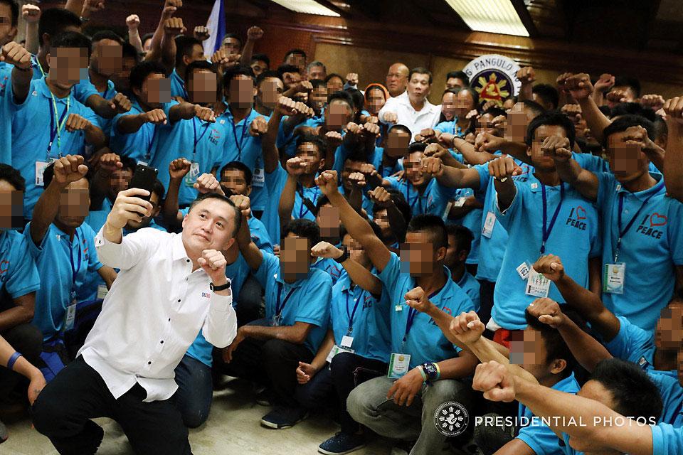 Duterte hosts 3rd batch of former NPA members in Malacañang | GMA News ...