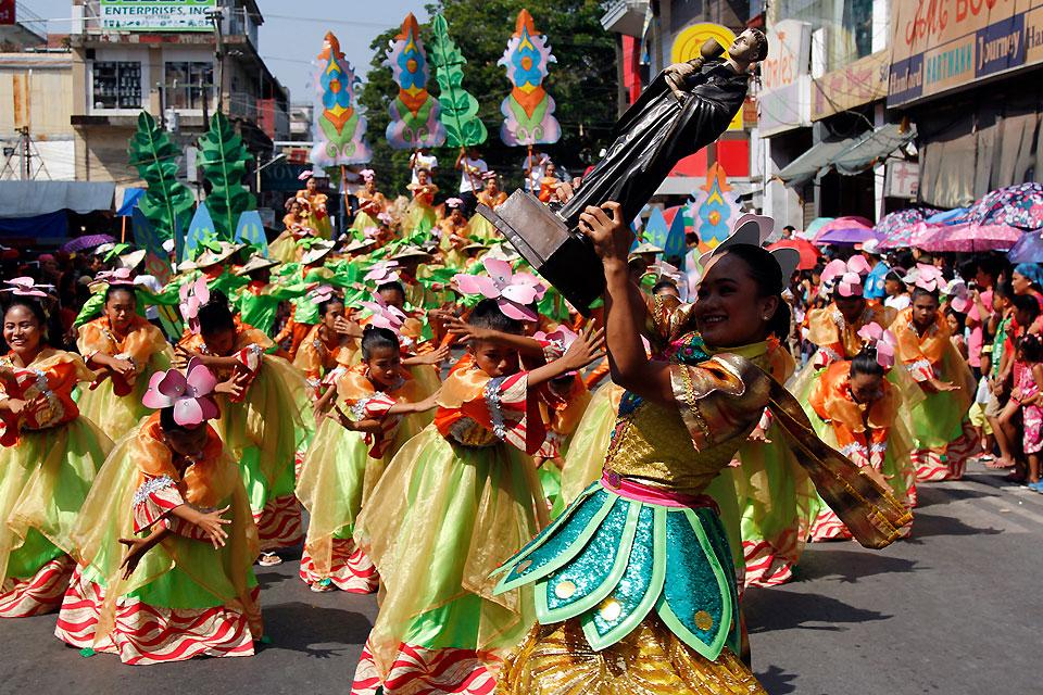 Candon holds cityhood anniversary | Photos | GMA News Online