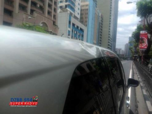 5 injured as gondola falls from building, crashes into a jeepney in ...