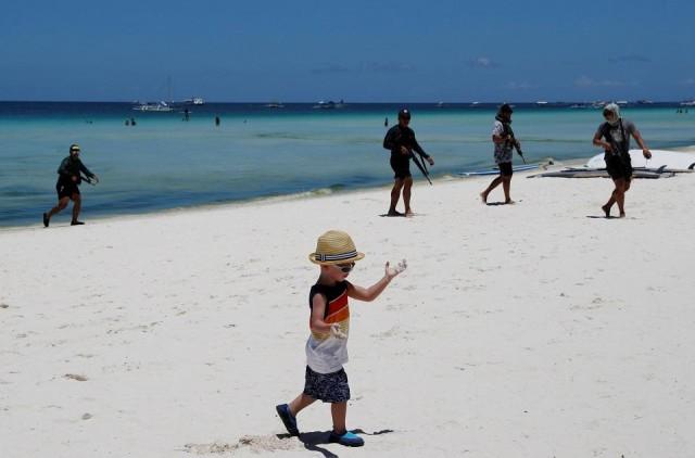 ‘Maximum’ security as gov’t readies Boracay shutdown | GMA News Online
