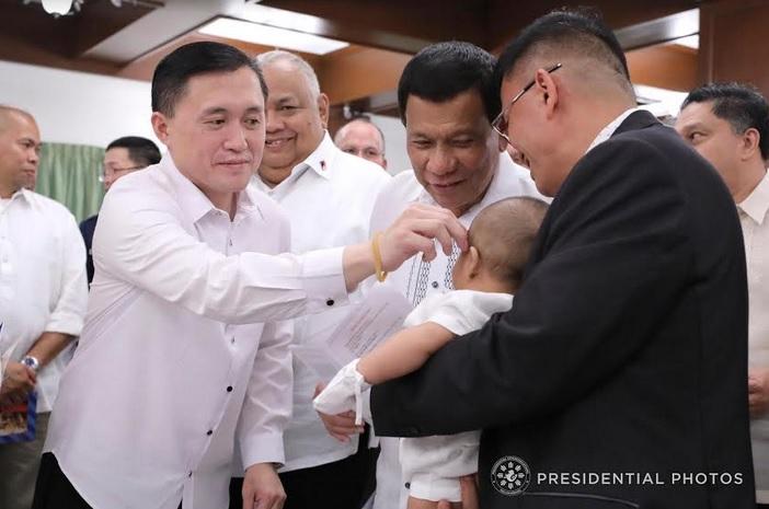 Duterte, top aides now godfathers to Faeldon’s son | GMA News Online