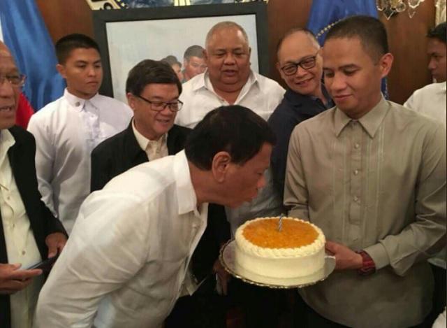 Duterte gets birthday song, cake after Wednesday’s Cabinet meeting ...