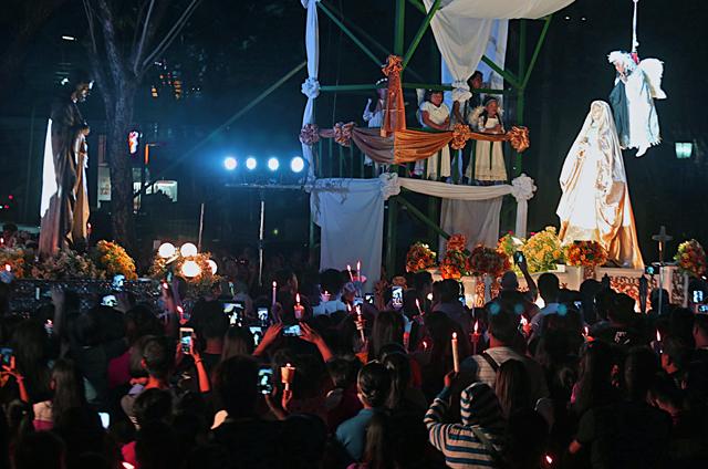 Pinoy Catholics mark Easter with traditional ‘Salubong’ | GMA News Online