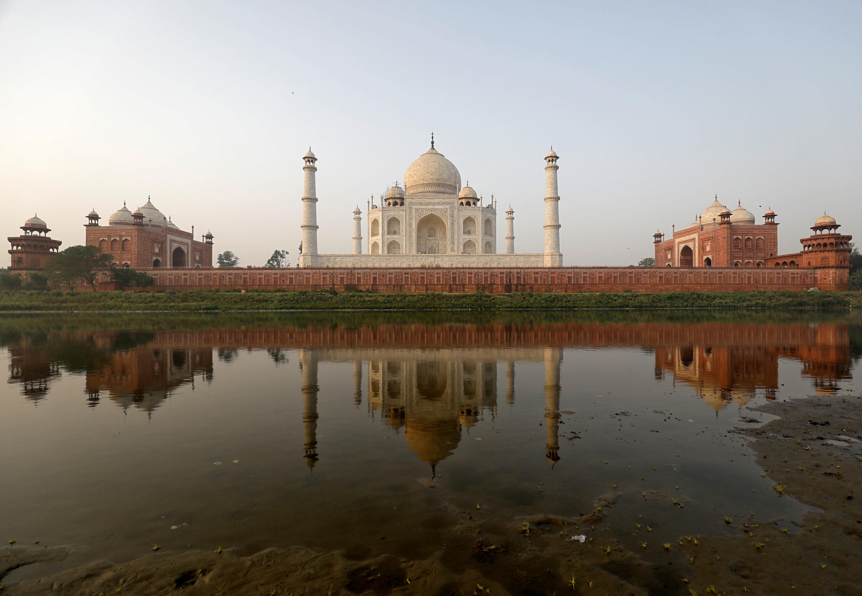 Taj Mahal to reopen even as virus rages in India | GMA News Online