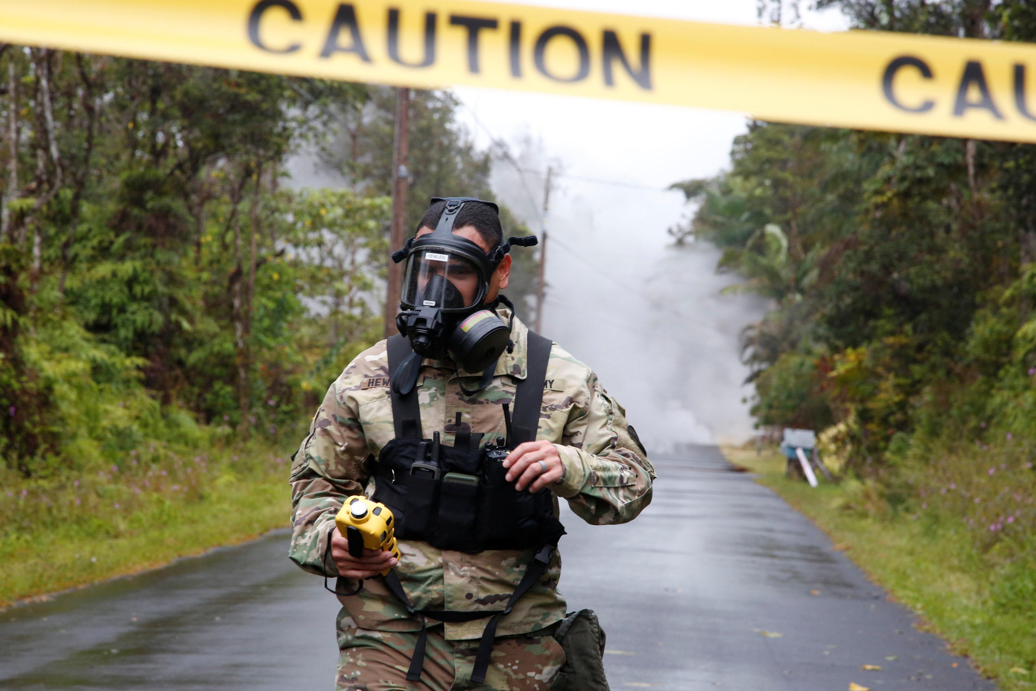 Toxic gas detected as Kilauea's lava spreads | Photos | GMA News Online