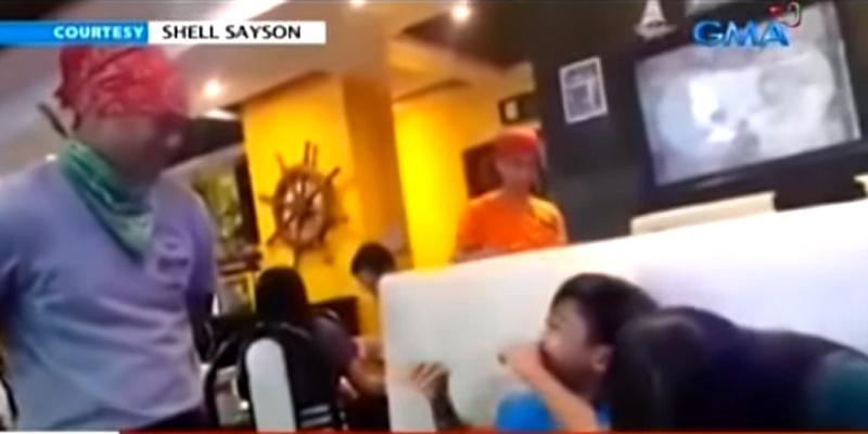 Amang OFW, nagpanggap na waiter para sorpresahin ang mga anak | Balitambayan