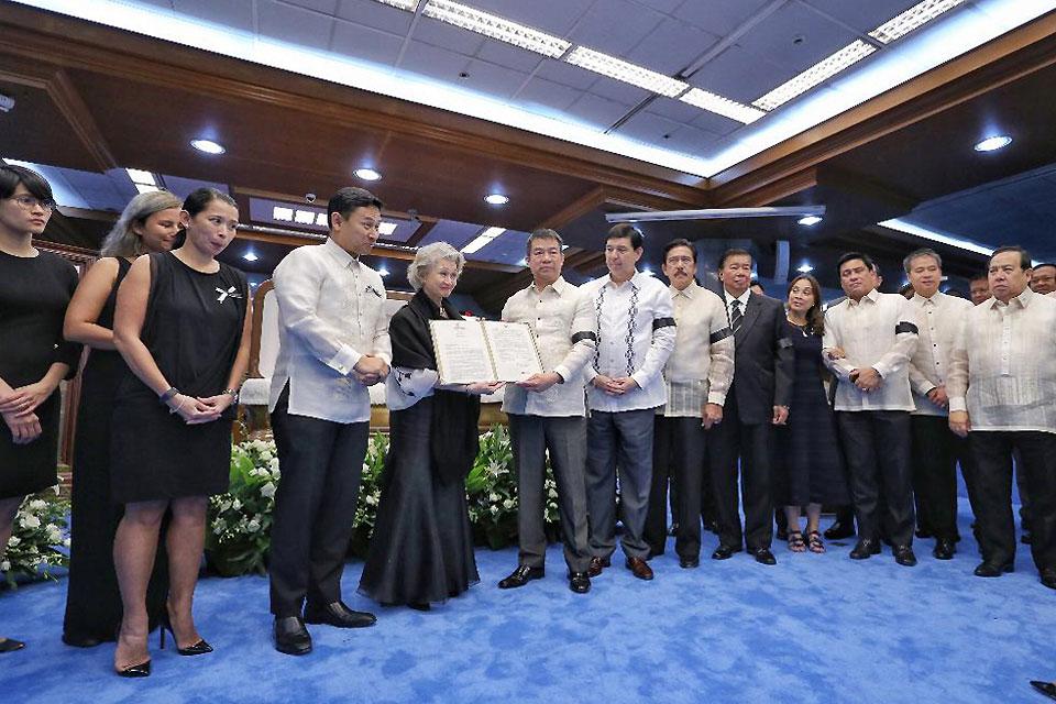 Senate honors Angara | Photos | GMA News Online