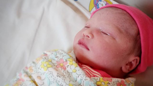 Jolina introduces baby Vika to the world | GMA News Online