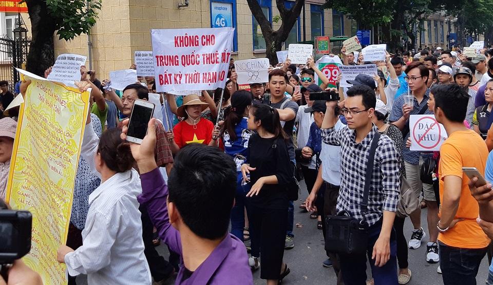 China warns its citizens in Vietnam after protests over economic zones ...