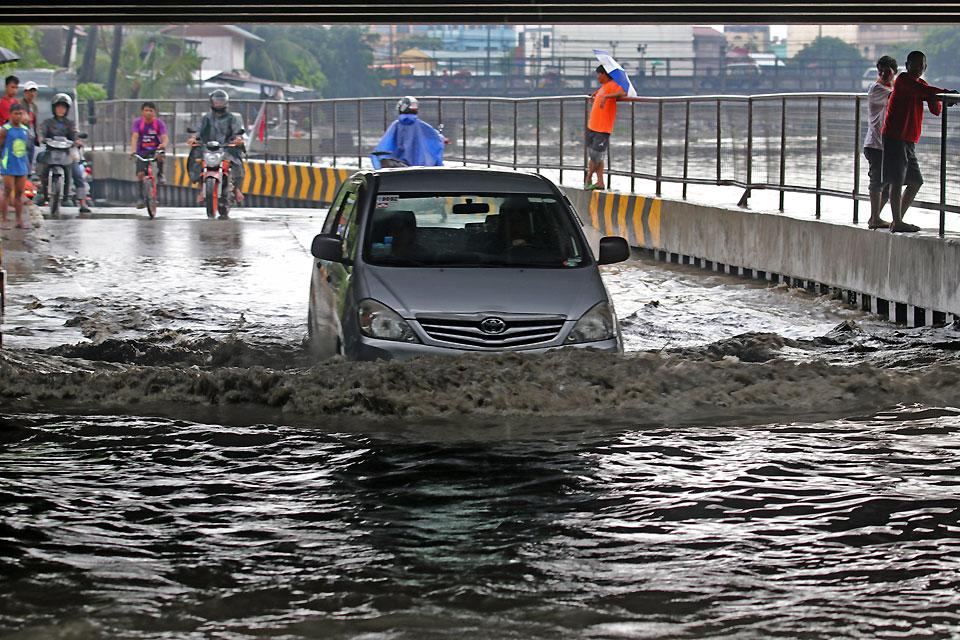 Parts of Metro Manila flooded due to monsoon rains | Photos | GMA News ...