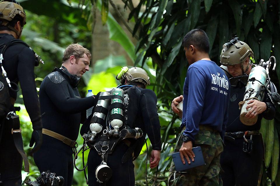 Elon Musk offers help in Thailand cave rescue | GMA News Online