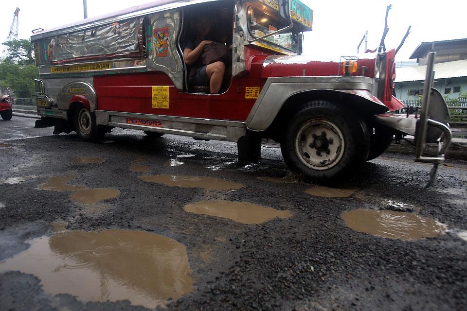TD Henry leaves behind potholes on some Manila streets | Photos | GMA ...