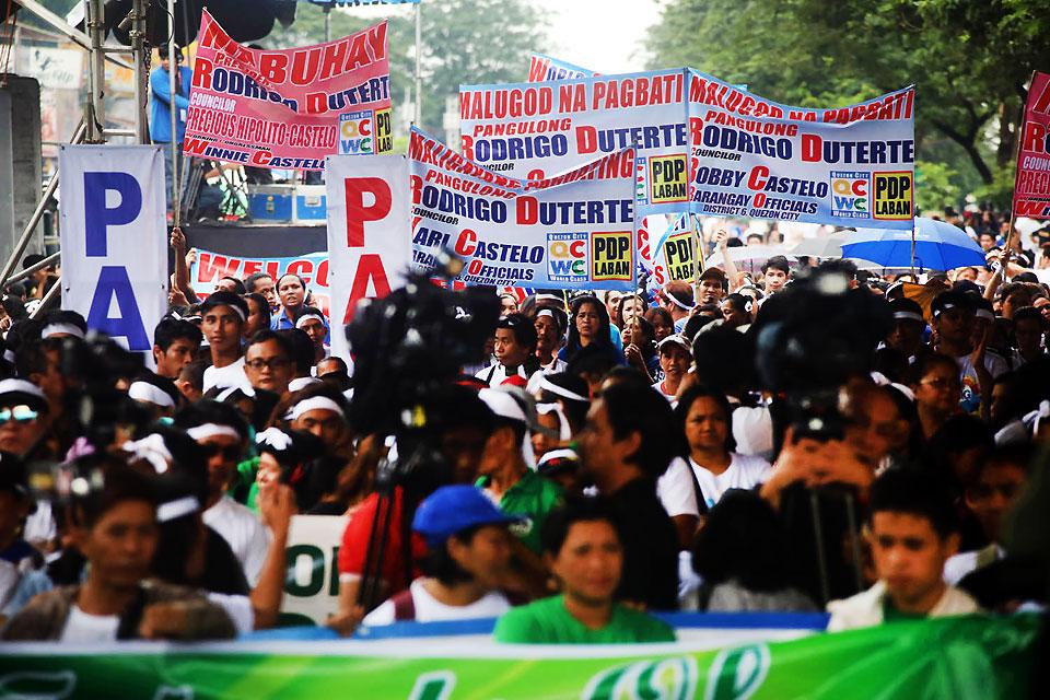 Duterte supporters gather near Batasan complex | Photos | GMA News Online