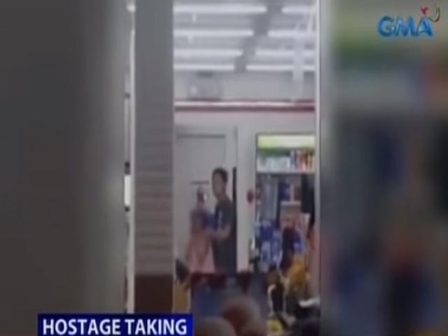 Lalaking 'di raw mapakali, biglang nang-hostage ng bata sa convenience ... Lalaking 'di raw mapakali, biglang nang-hostage ng bata sa convenience ...