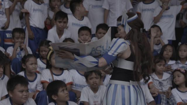 Guro na nagsusuot ng costume habang nagtuturo, kilalanin sa 'Front Row ...