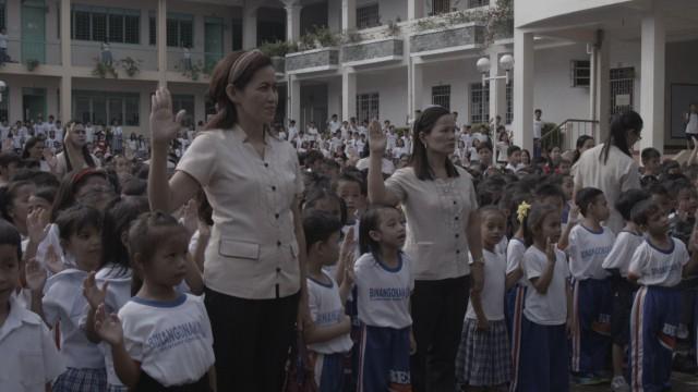 Guro na nagsusuot ng costume habang nagtuturo, kilalanin sa 'Front Row ...