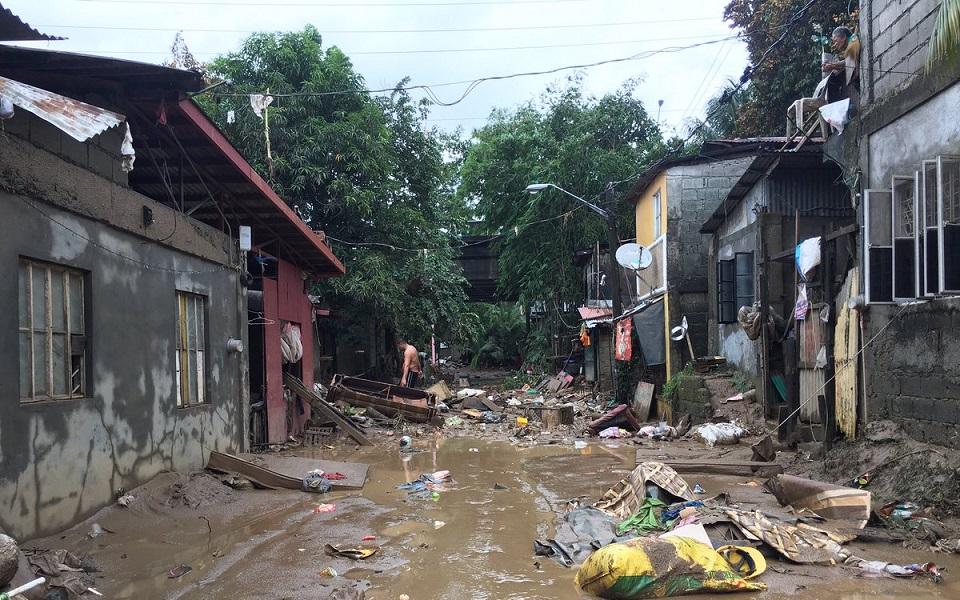 Flood reaches power lines in Rizal town | GMA News Online