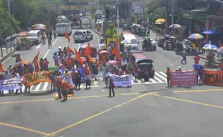 Protesters arrive in Mendiola | GMA News Online