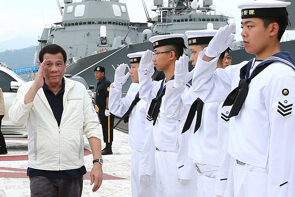 Duterte visits Japanese Navy helicopter carrier in Subic | Photos | GMA ...