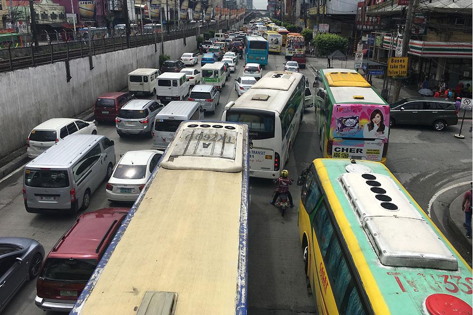 Duterte promises travel time from Cubao to Makati will be 5 minutes by ...