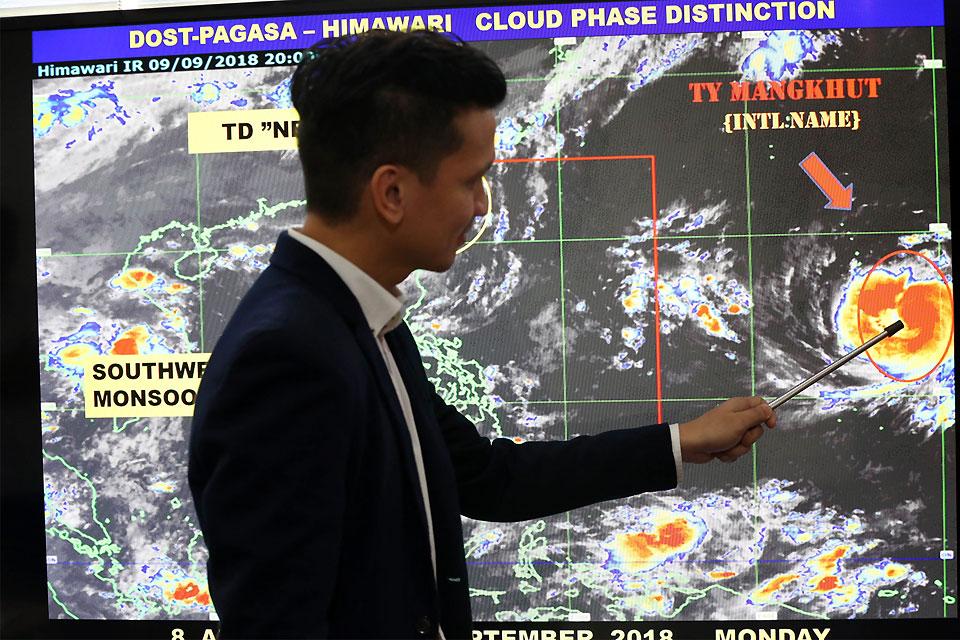 Typhoon seen to enter PAR on Wednesday | Photos | GMA News Online