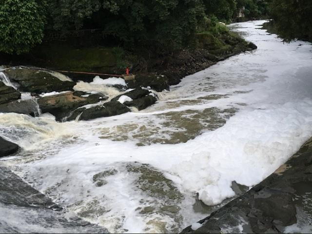 Pinagmumulan ng makapal na bula sa Molino Dam, aalamin | Balitambayan