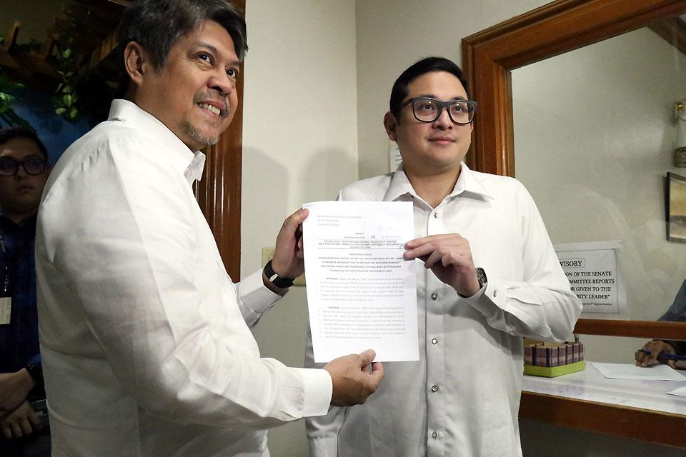 Kiko, Bam file Senate resolution opposing TRAIN Law 2 | Photos | GMA News Online