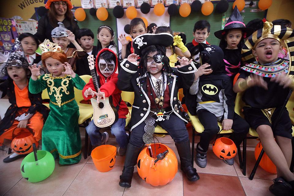 UP prep school pupils dress up for Halloween | Photos | GMA News Online
