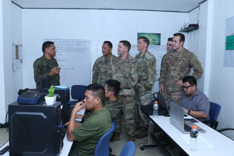 Army team gets social media training from US special ops to counter ...