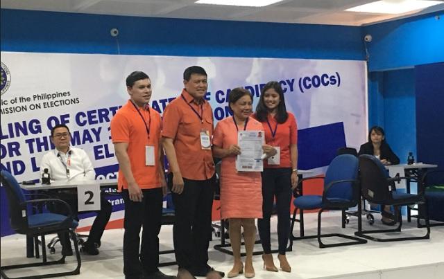 Senator Villar formally seeks re-election, files COC | GMA News Online