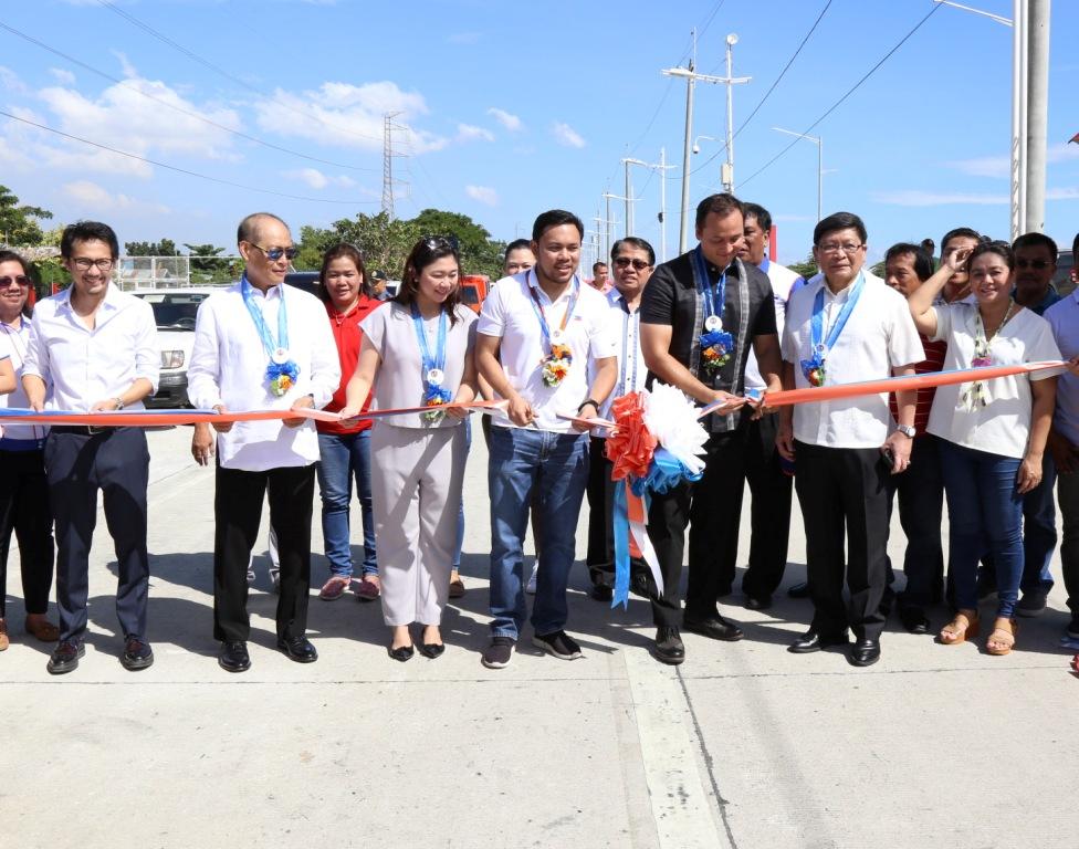 DPWH opens Laguna Lake Highway to motorists | GMA News Online
