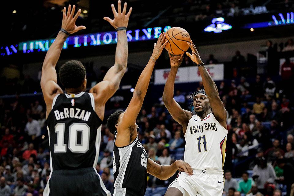 Davis leads explosive Pelicans over Spurs | GMA News Online