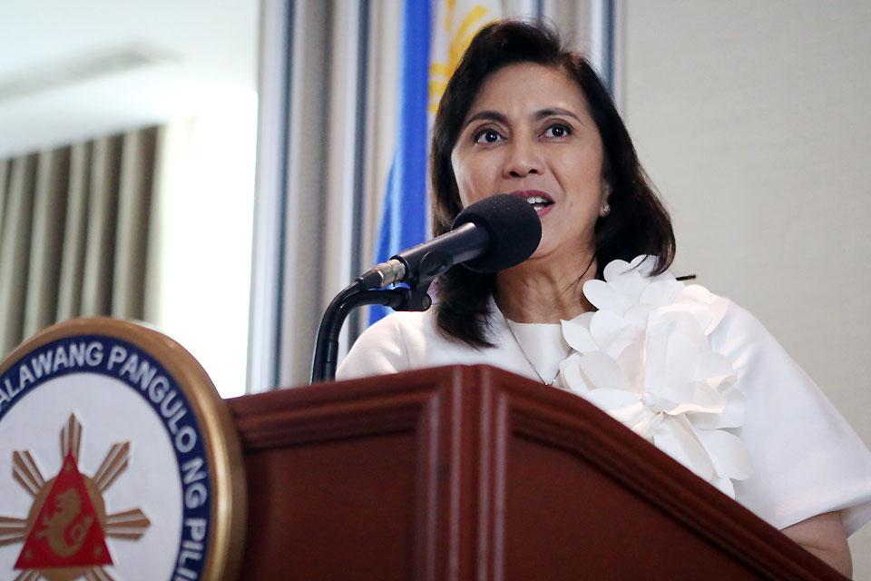 On 2022 presidential run: Robredo opts to focus first on VP role | GMA ...