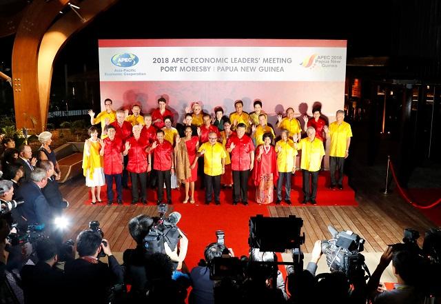 APEC leaders wear bright shirts for family photo at gala dinner ...