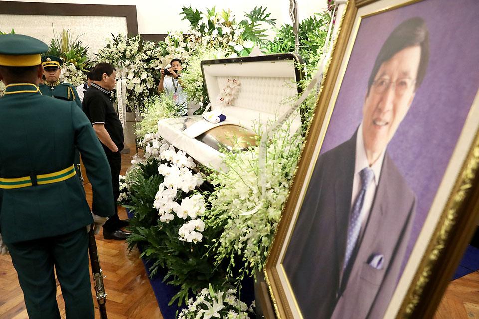 Duterte visits wakes of Metrobank founder George Ty, businessman ...