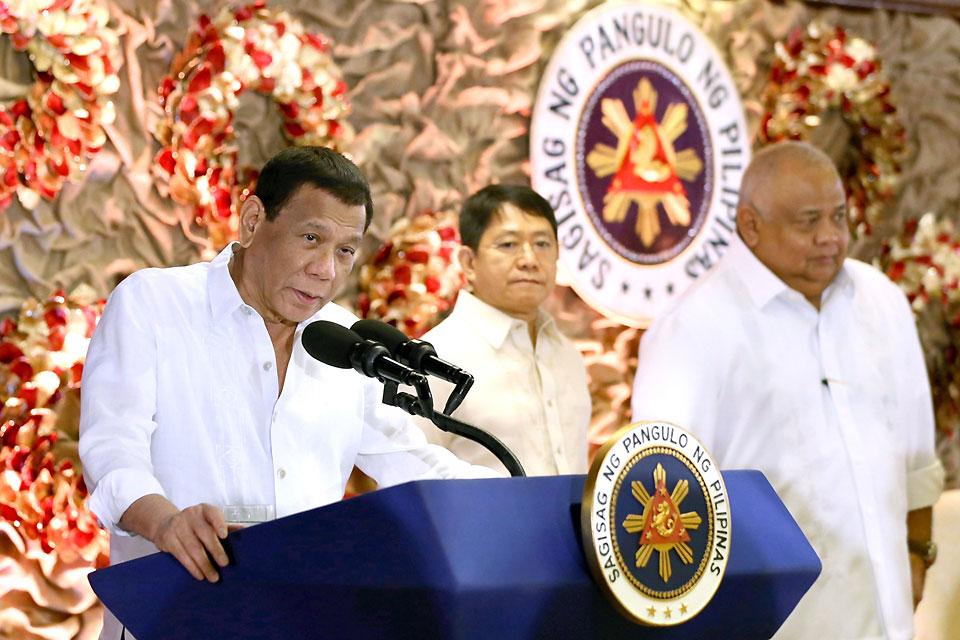 Duterte honors child-friendly cities, municipalities | Photos | GMA ...