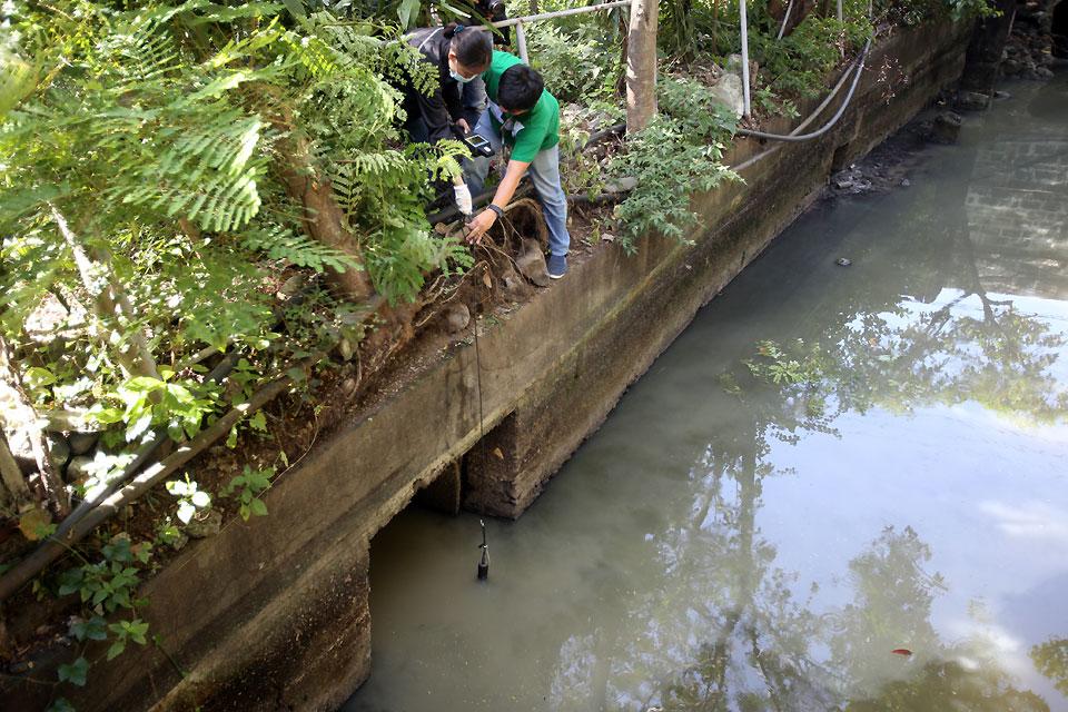 High fecal coliform levels found in water near Manila Bay ...