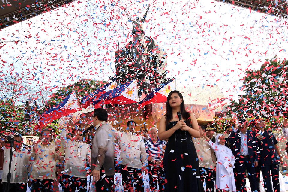Crowds flock to EDSA to mark 33rd People Power revolt | Photos | GMA ...