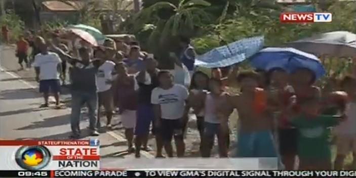 Despite social media, some bets campaign house-to-house | GMA News Online