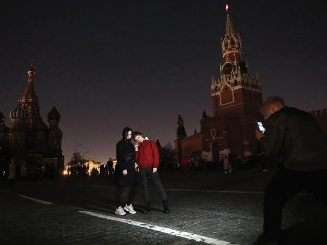 Global landmarks go dark for Earth Hour | GMA News Online