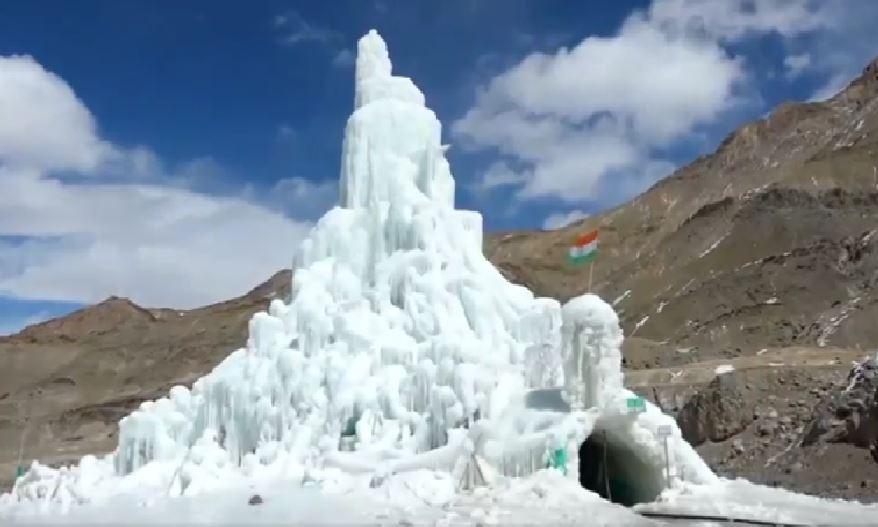 Tourists flock to the Ice Cafe in India Kashmir | GMA News Online