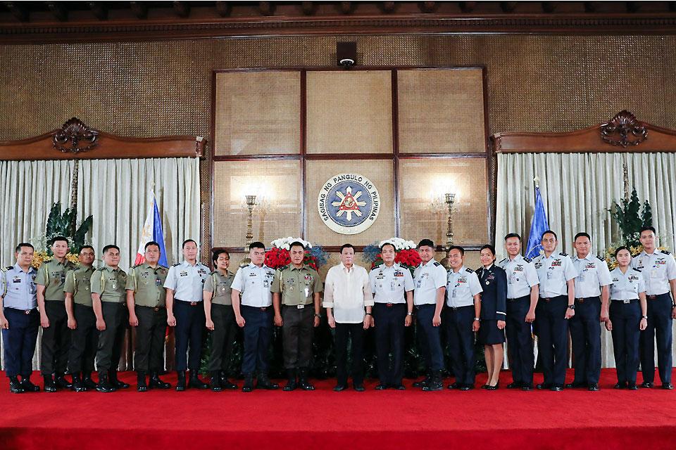 Duterte officially promotes PSG personnel | Photos | GMA News Online