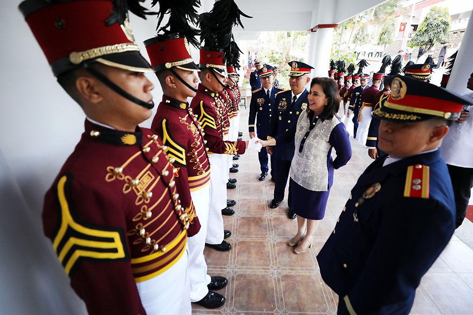 Robredo meets with Top 10 PNPA cadets | Photos | GMA News Online